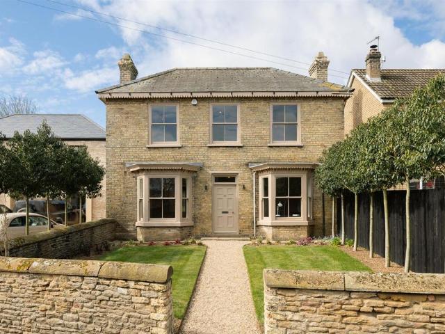 3 bedroom detached house for sale