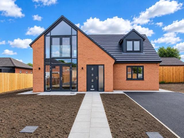 3 bedroom detached house for sale