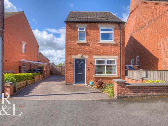 3 bedroom detached house for sale