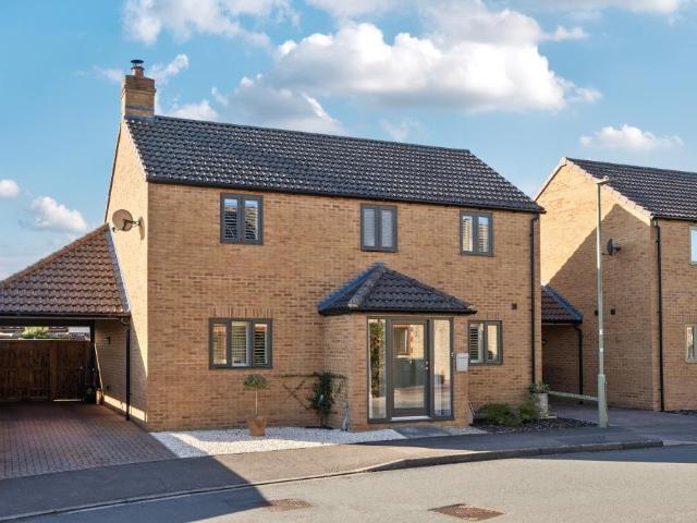 3 bedroom detached house for sale