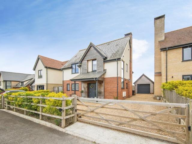 3 bedroom detached house for sale