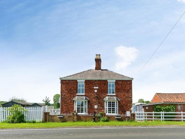 3 bedroom detached house for sale