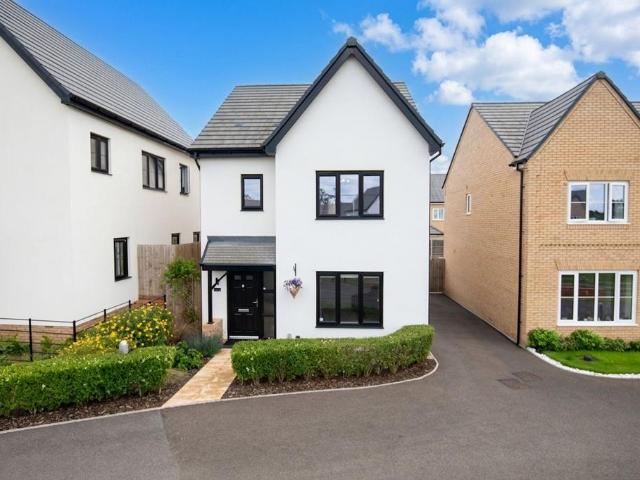 3 bedroom detached house for sale