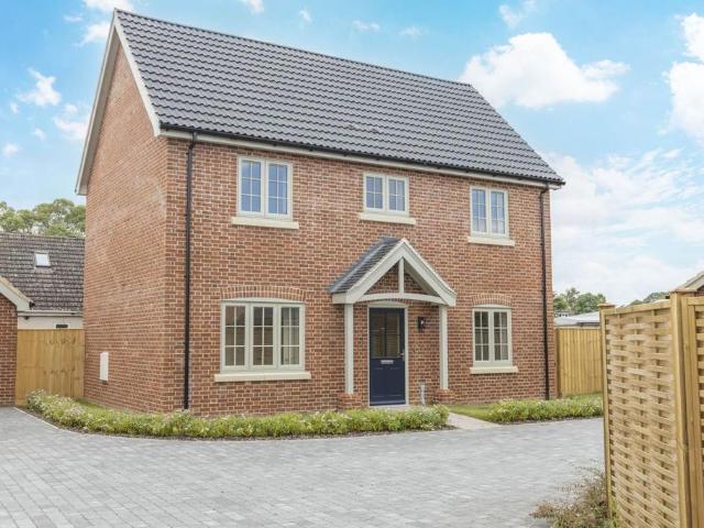 3 bedroom detached house for sale