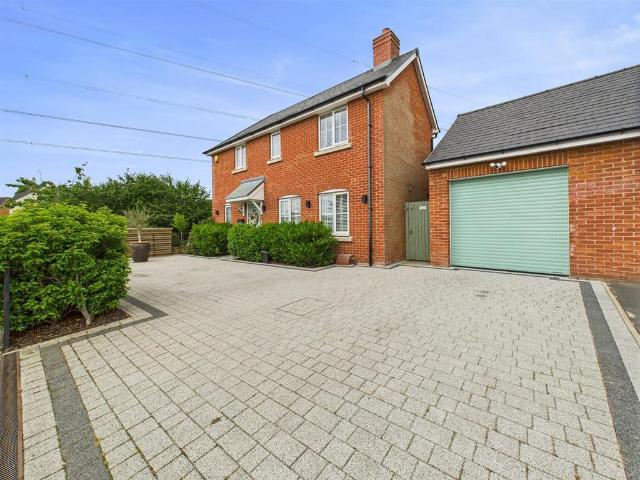 3 bedroom detached house for sale