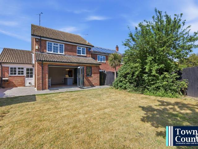 3 bedroom detached house for sale
