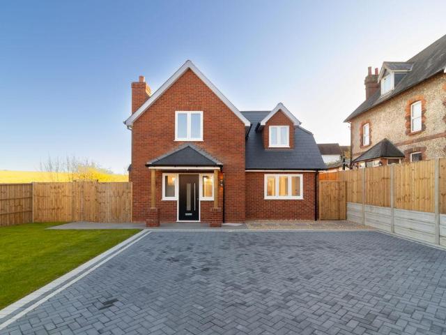 3 bedroom detached house for sale