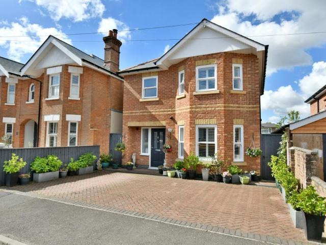 3 bedroom detached house for sale