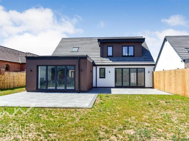 3 bedroom detached house for sale