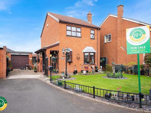 3 bedroom detached house for sale