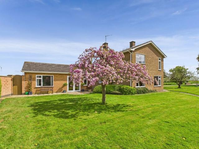 3 bedroom detached house for sale