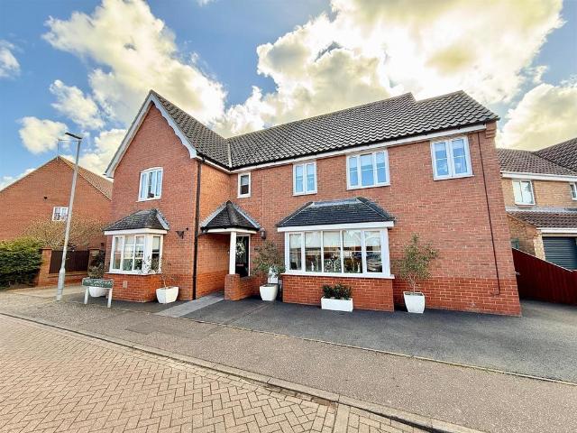 4 bedroom detached house for sale