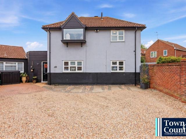 3 bedroom detached house for sale