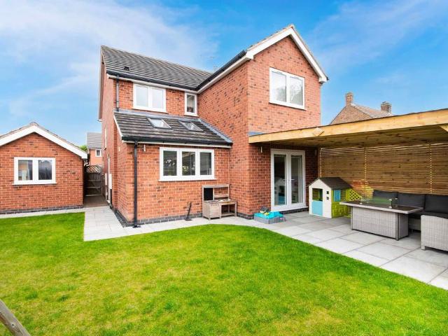 3 bedroom detached house for sale