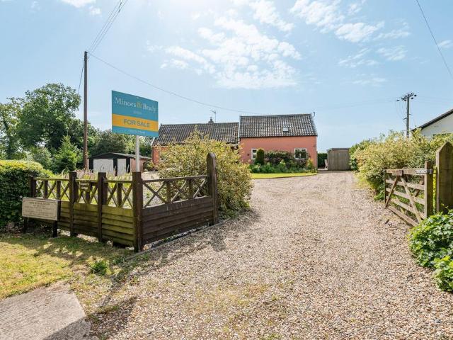 3 bedroom detached house for sale