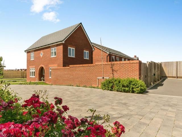 3 bedroom detached house for sale