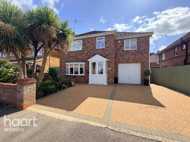 3 bedroom detached house for sale