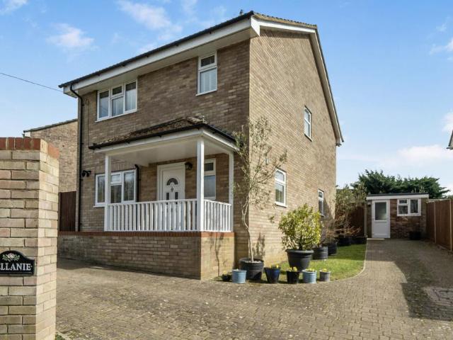 3 bedroom detached house for sale