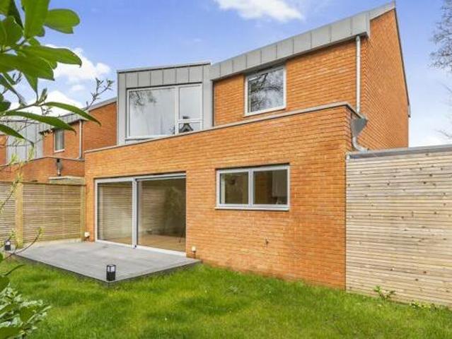 3 Bedroom Detached House For Sale In Coulsdon