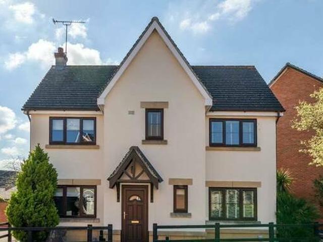 3 bedroom detached house for sale in Court View Stonehouse GL10