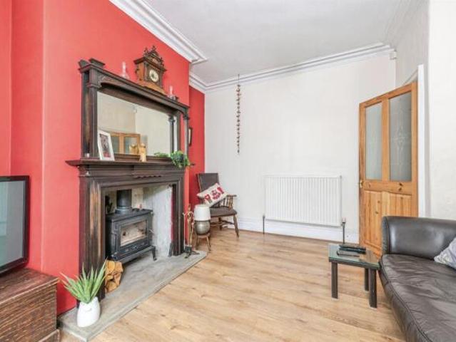 3 bedroom detached house for sale in Cowcliffe Hill Road, Huddersfield, HD2