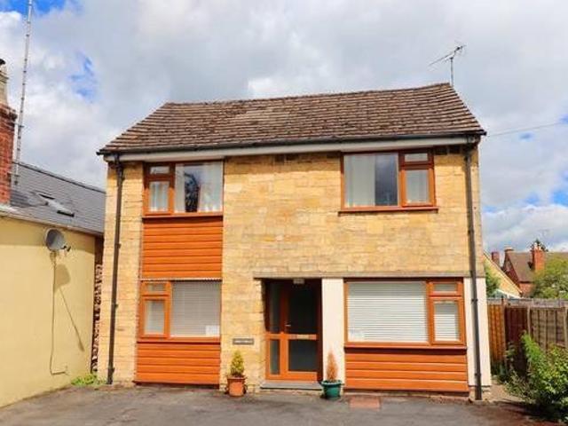 3 bedroom detached house for sale in Cowl Lane Winchcombe GL54