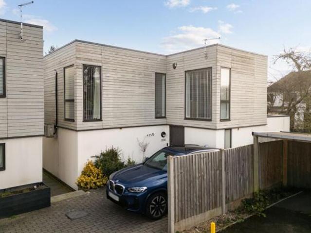 3 bedroom detached house for sale in Coleridge Road, Cambridge, CB1
