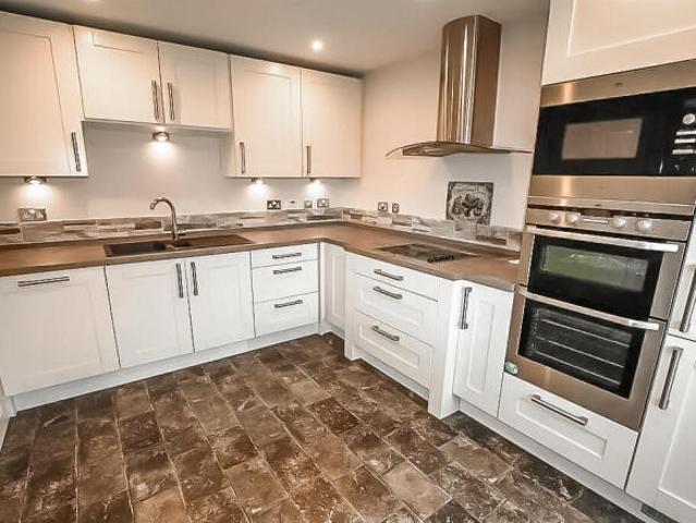3 bedroom detached house for sale in Coley Close, Fernhill Heath, Worcester, WR3