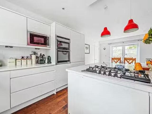 3 Bedroom Detached House For Sale In College Close, Lingfield.