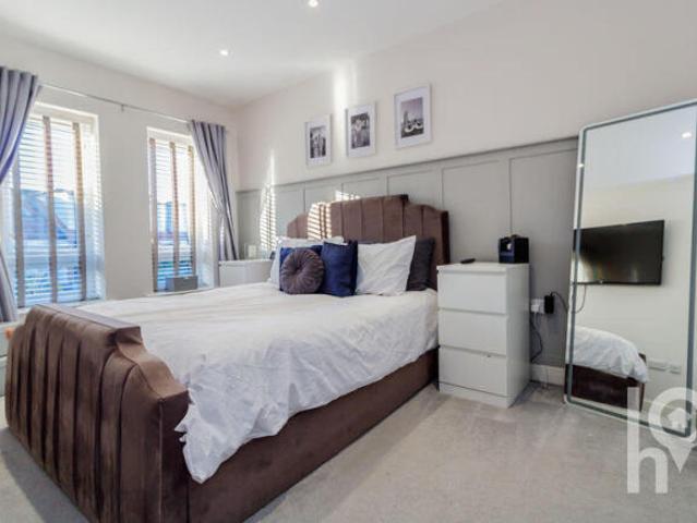 3 bedroom detached house for sale in Commodores Close, Halfway, ME12