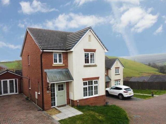 3 Bedroom Detached House For Sale In Cooedely