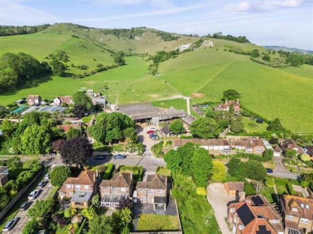 3 bedroom detached house for sale in Coopers Hill, Willingdon Village, Eastbourne, BN20