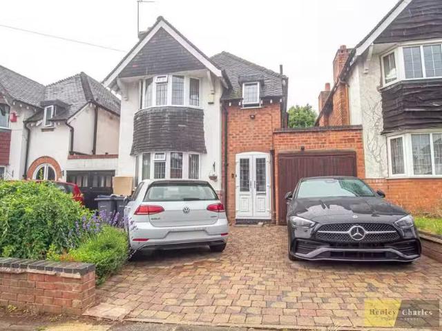 3 bedroom detached house for sale in Coopers Road, Handsworth.