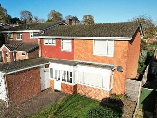 3 bedroom detached house for sale in Copse Avenue Farnham GU9