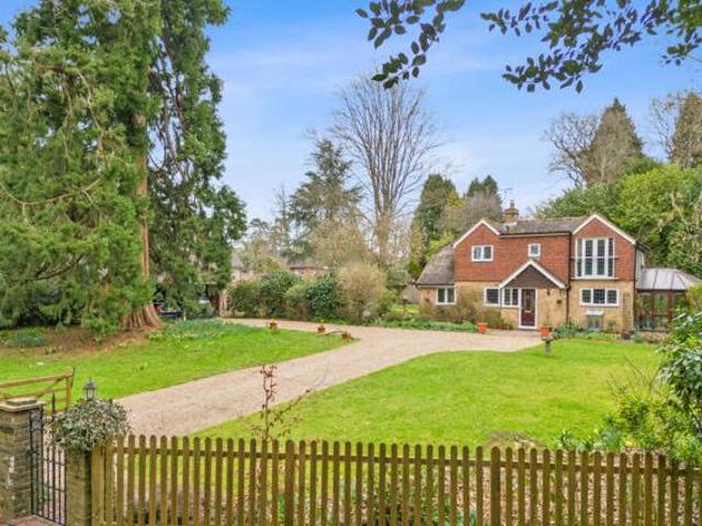 3 Bedroom Detached House For Sale In Copthorne, West Sussex