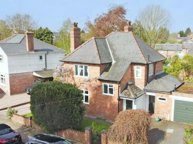 3 Bedroom Detached House For Sale In Copthorne