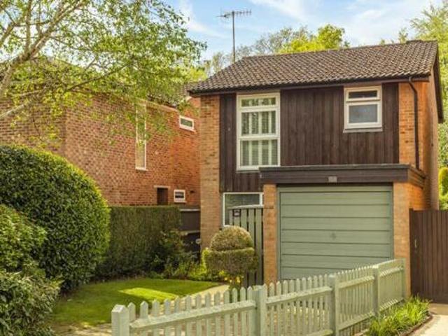 3 Bedroom Detached House For Sale In Copthorne