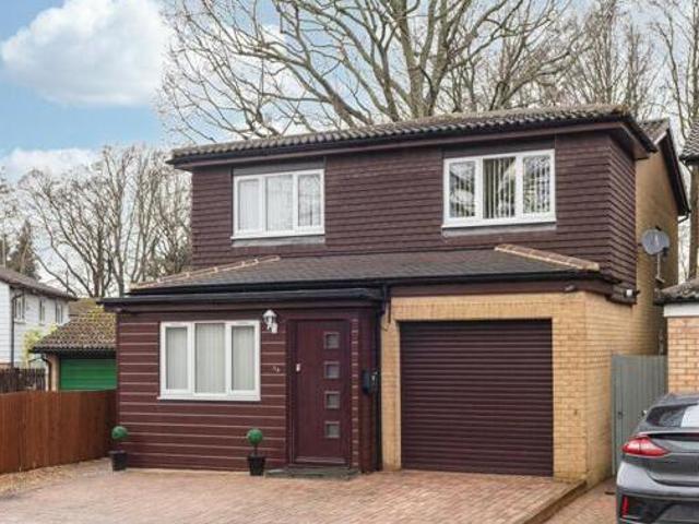 3 Bedroom Detached House For Sale In Copthorne