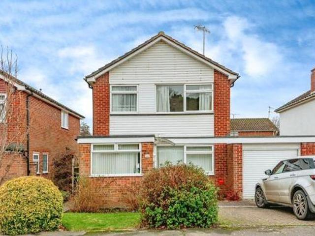 3 Bedroom Detached House For Sale In Copthorne