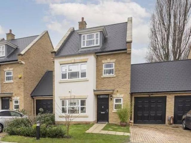 3 bedroom detached house for sale in Cagney Close Lower Sunbury TW16