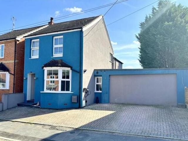 3 Bedroom Detached House For Sale In Camberley, Hampshire