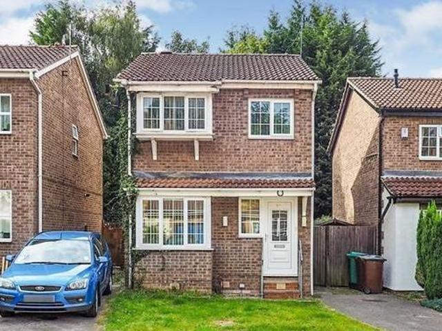 3 bedroom detached house for sale in Camelot Avenue Nottingham NG5 NG5