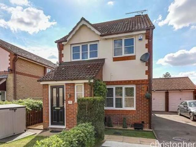 3 bedroom detached house for sale in Canons Gate Cheshunt Waltham Cross EN8