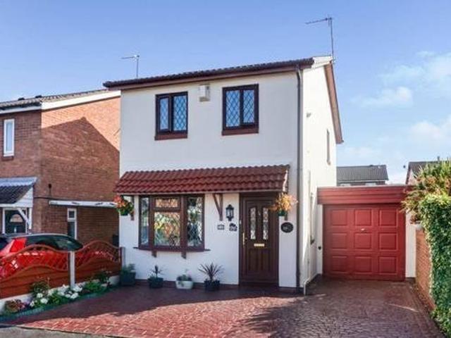 3 bedroom detached house for sale in Canterbury Drive Wolverhampton WV6 WV6