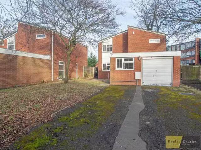 3 bedroom detached house for sale in Cassowary Road, Handswort.