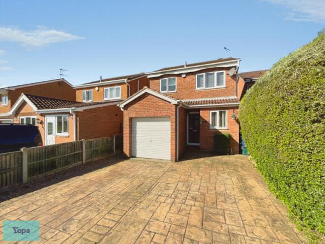 3 bedroom detached house for sale in Cedar Close, Balby, Doncaster, DN4