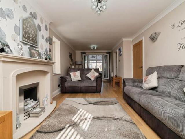 3 bedroom detached house for sale in Celandine Close, Hull, HU5