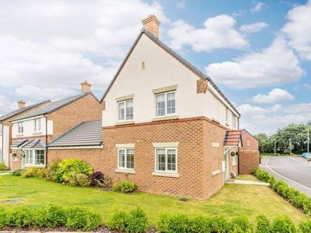 3 bedroom detached house for sale in Celandine Drive Coven Wolverhampton WV9