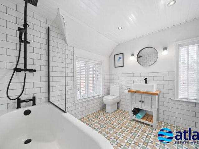 3 bedroom detached house for sale in Church Road, Hale Village, L24