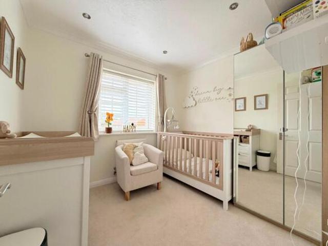 3 bedroom detached house for sale in Chard Drive, Luton, LU3